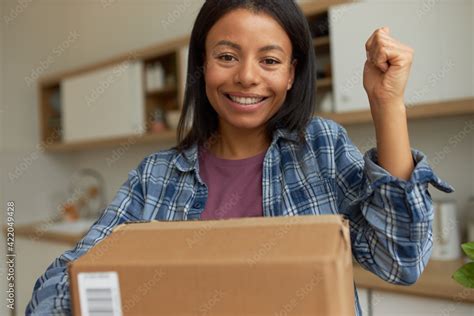 Close Up Image Of Pretty Amazed Young Black Female Wearing Casual