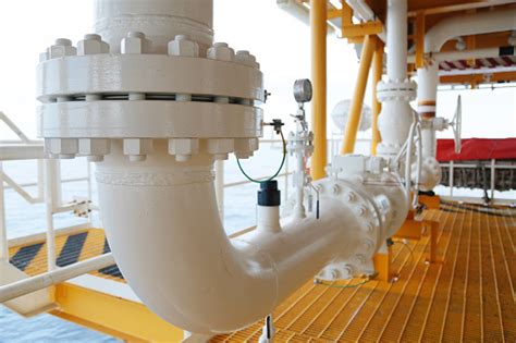 자동화 시스템에의 한 생산 오일 및 가스 공정 및 제어를 위한 오일 및 가스 플랫폼의 파이프라인 석유 및 가스 산업의 운영자 제어 제품 0명에 대한 스톡 사진 및 기타