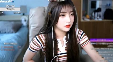 Nữ Streamer Xinh đẹp Sốc Nặng Khi Bị đồng Nghiệp Quấy Rối Gạ Gẫm Trước