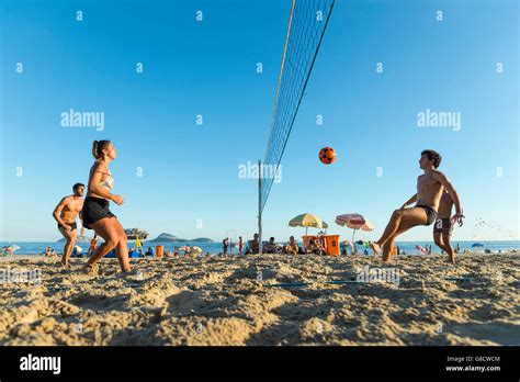 Brasilianische frauen am strand Fotos und Bildmaterial in hoher Auflösung Alamy