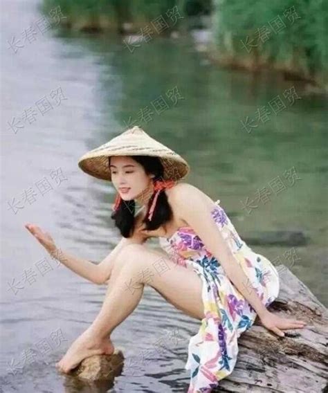 陈红30年前旧照曝光，五官精致满脸胶原蛋白，时尚性感气质佳凤凰网