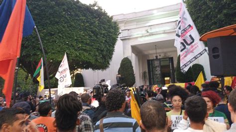 Representantes De Movimentos Sindical E Social Fazem Manifestação