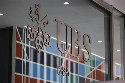 Credit Suisse Paying Bonuses To Staff Ubs Sees As Key For Combined Bank
