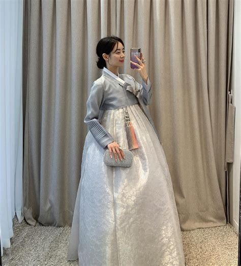 백색지한복 이린 On Instagram “고급지고 단아한 혼주 하객한복 가을겨울 신상 오늘 오신 고객님이 알려주셨는데 … Dresses Fashion