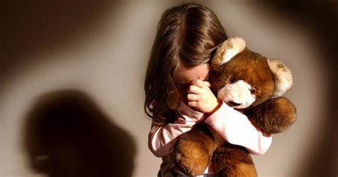 Amore Di Mamma Mamma Insegna Alla Figlia 12enne A Fare Sesso Con Il
