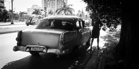 무료 이미지 검정색과 흰색 화이트 거리 사진술 전자 서적 훈련 어둠 검은 단색화 빈티지 자동차 가로 사진