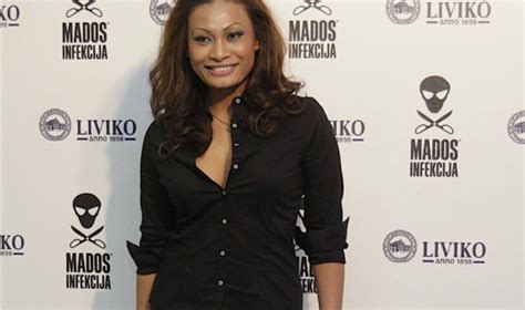 Kambodžietė Yalin Oficialiai Skiriasi Su Vyru Delfi Veidai