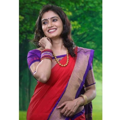 நாதஸ்வரம் சீரியல் நடிகை ஸ்ரித்திகா விதவிதமான சேலையில் கொடுத்த ஹோம்லி