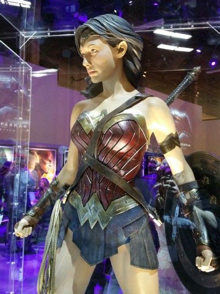 Take An Up Close And Detailed Look At Wonder Woman S Batman V Superman