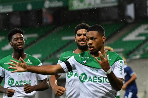 Football Lasse Domine Bordeaux Aouchiche Buteur