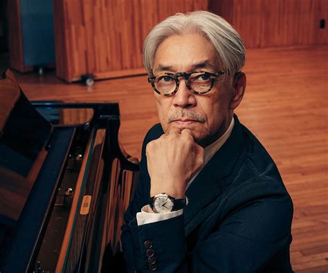 派手ではないけど高級感があって落ち着いた雰囲気が好きです 坂本龍一 音楽家 GQ JAPAN Music people