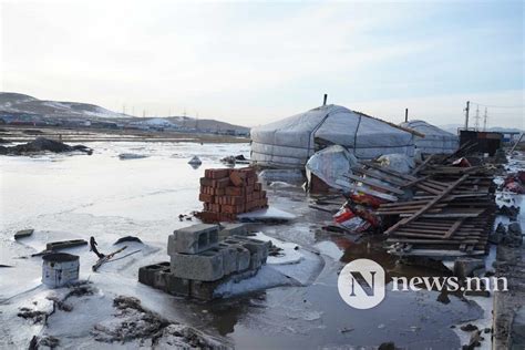 Фото Шар усны үер бууж айлууд усанд автжээ Newsmn