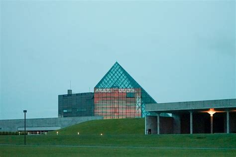 大地の彫刻の中を快走北海道札幌モエレ沼公園ランニングコース PLAY AND LIVE