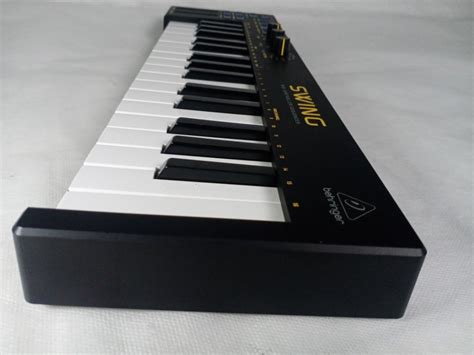 MIDI CONTROLLER BEHRINGER SWING SEQUENCER 32 KEY ARTURIA KEYSTEP KILLER Musik Media Alat Di