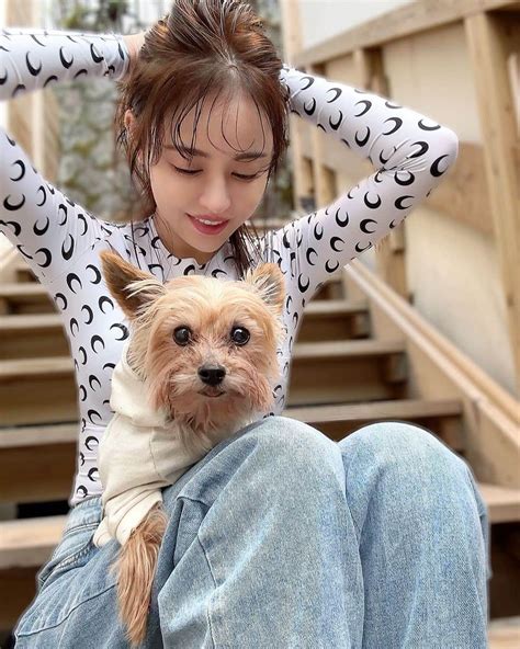 Ririさんのインスタグラム写真 Ririinstagram「元気になって良かった良かった🐶🫶 お散歩も楽しそうに歩いてるし🐾 ご飯も