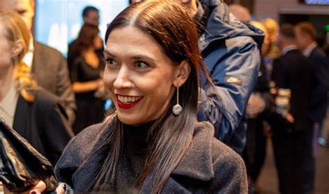 KlÕps Piret Laos Naudib Päikesepaistelist Ilma Pisipoja Seltsis Kroonika