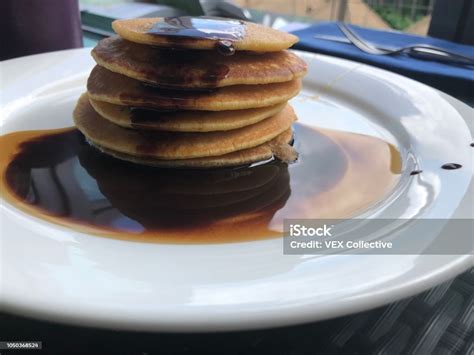 발리 인도네시아에에서 커피와 오렌지 주스로 아침 식사에 대 한 미국의 팬케이크 0명에 대한 스톡 사진 및 기타 이미지 0명 갈색 건강에 좋지 않은 음식 Istock
