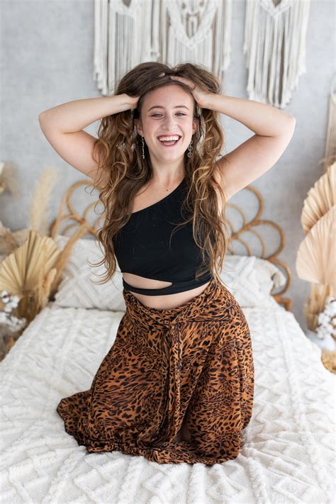 עוקבת באינסטגרם שאלה האם הנרתיק מתרחב לצמיתות כשאת שוכבת עם מעל מספר מסוים של גברים תעשי מה