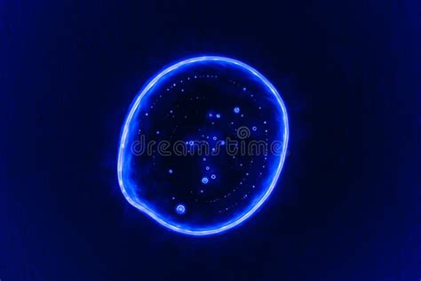 深蓝色背景中突显的霓虹淡蓝色淡色液凝胶深蓝色滴或涂 顶视图 病毒 库存图片 图片 包括有 蓝色 产品 210633465