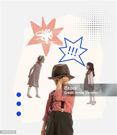 현대 미술 콜라주 개념 이미지 두 어린 소녀 서로 소리 지르는 아이들 울고있는 어린 소년 4 5세에 대한 스톡 사진 및 기타