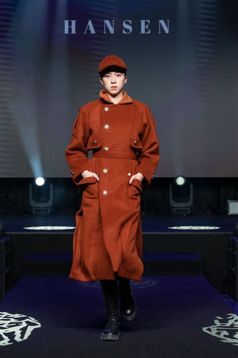 2023臺北時裝週本季形象大使曾之喬，演繹《敬藝：傳統表演藝術及傳統工藝跨界時尚》主題視覺 Vogue Taiwan