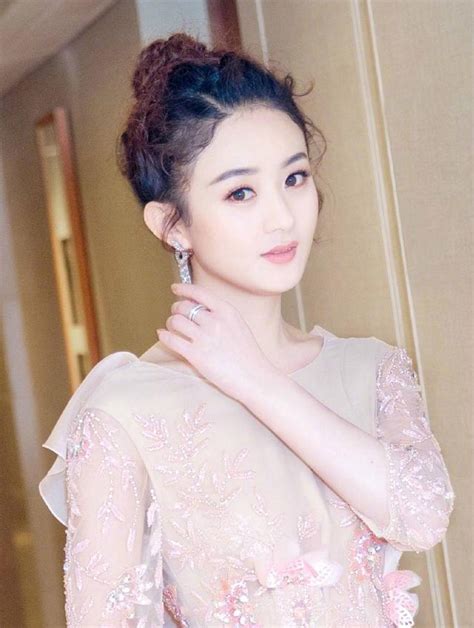「女兒國國王」趙麗穎紅毯造型，網友：女生看了都受不了，仙女~ 每日頭條