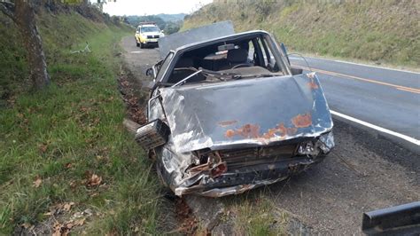 Motorista sem habilitação morre ao capotar carro no Paraná diz polícia Campos Gerais e Sul G