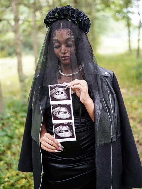 Wanita 23 Tahun Ini Jalani Maternity Shoot Bertema Pemakanan Potretnya