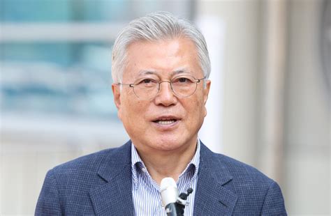 법원 문 전 대통령 뇌물 혐의 재판 이송 신청 불허