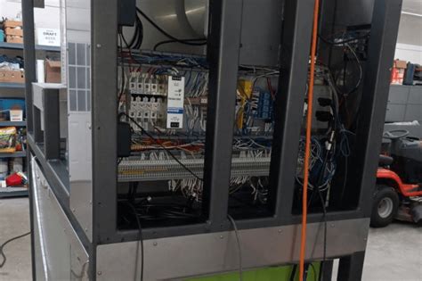 Robotic Beer Dispenser Hits The Ground Running