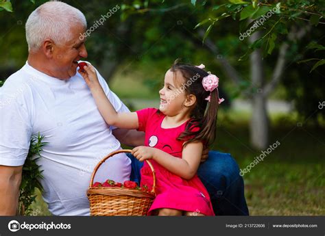Avo Comendo A Neta FDPLEARN Avo Comendo A Neta FDPLEARN