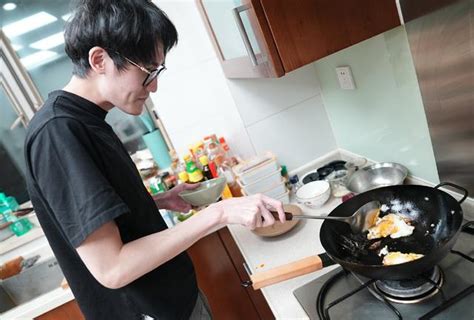 Jdg煮饭阿姨别c了！369加入后体型倍增，这次真的成“9桶”财经头条