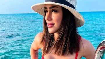 Ex de Neymar Jr Bruna Biancardi arrasa ao usar maiô cavado na praia