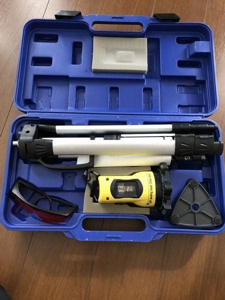 クロスラインレーザー セルフレベリング 水平器 三脚付 墨出器 LD-SL01 - メルカリ