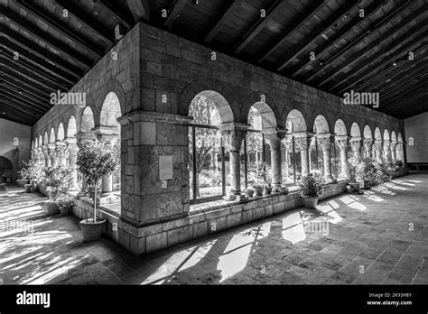 New York Usa Oct 22 2015 Colonnade And Garden At The Cloisters