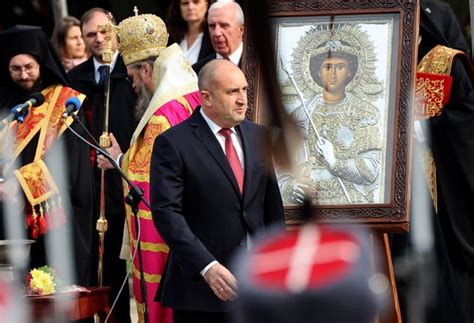 Тържествен водосвет на бойните знамена и знамената светини беше