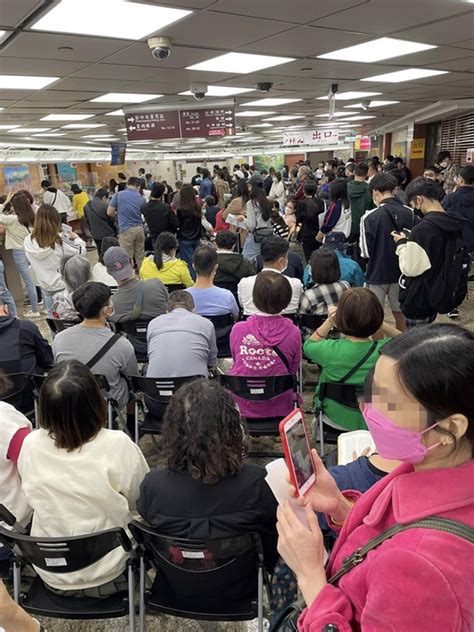 邊境明解封「換護照現場」曝 網看人潮崩潰了 生活 中時新聞網