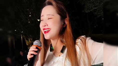 一首《一路向北》伤感情歌，走心催泪，听哭多少有故事的人 街头女孩唱 Youtube