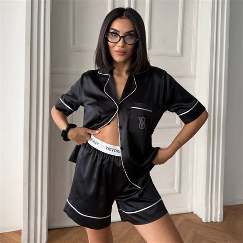 Scarlet ‎بجامة ستان ناعم بسعر 90 شيكل 🛑 S M L Xl التوصيل متوفر لجميع