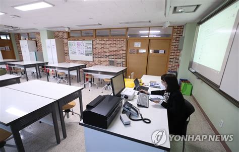 텅빈 실험실에서 연합뉴스