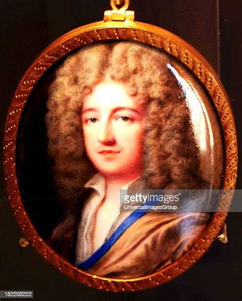 Small Oval Picture Frames Photos And Premium High Res Pictures Getty