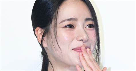 임지연 달콤한 손 키스 Se★포토