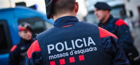 Els Mossos Detenen Un Home Per Robar Dos Forns De Pa Amb Una Escopeta