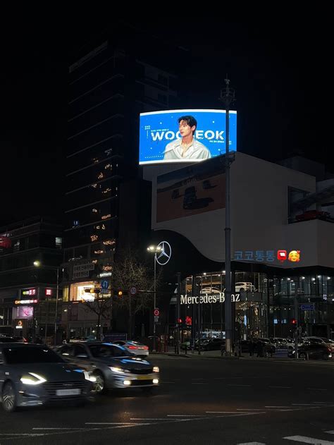 Byeon Woo Seok Community Post 우석아🩵📮금요일 오늘 하루는 어땠어 난 눈코 뜰 새 없이 바빴지만 마음 속으로 오늘 우석이가 통통이들 얘기 들으러