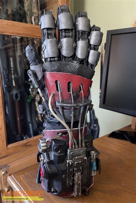Ash Vs Evil Dead Hero Metal Power Glove Original Movie Prop