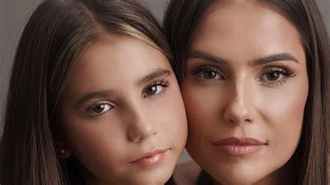 Deborah Secco Exibe Momento De Chamego Com A Filha Maria Flor Sobre