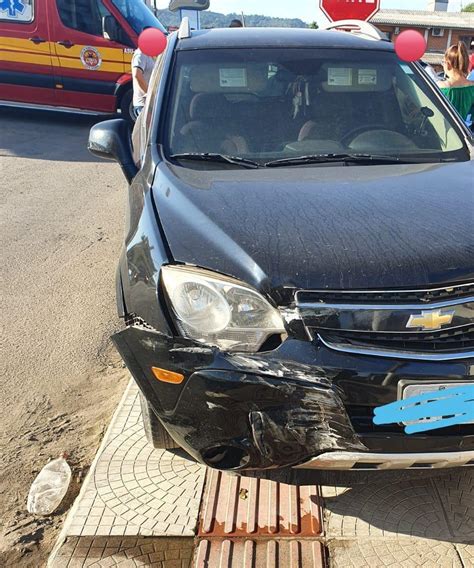 Acidente Entre Dois Carros Deixa Uma Pessoa Ferida Na Br Em Pouso