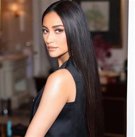 Pin By Sofia Kst On Shay Shay Mitchell Shay Girl