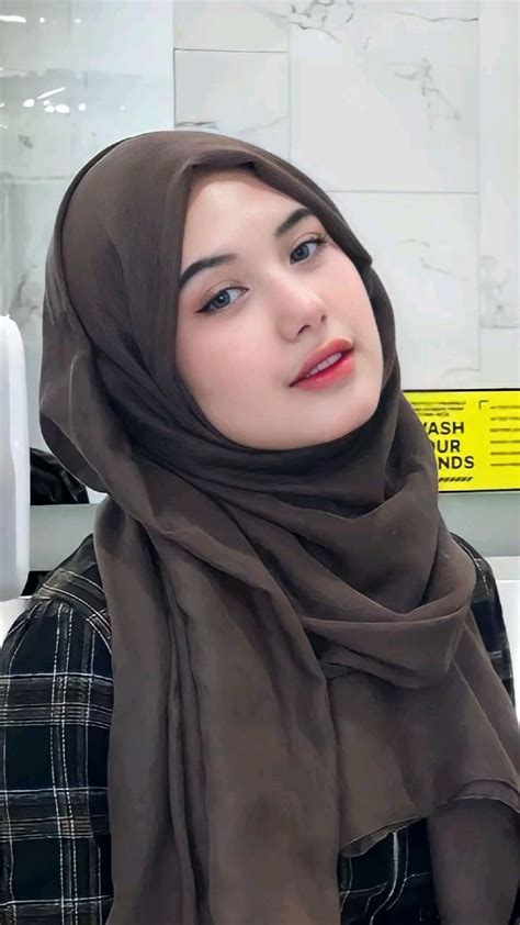 Pin oleh gu5agu4 di Quick Saves | Wanita, Gaya hijab, Gaya kasual wanita