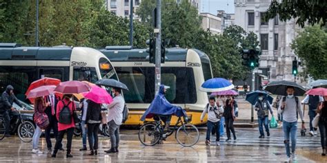Maltempo scatta lallerta rossa su Abruzzo e Sardegna Le città chiudono scuole e uffici